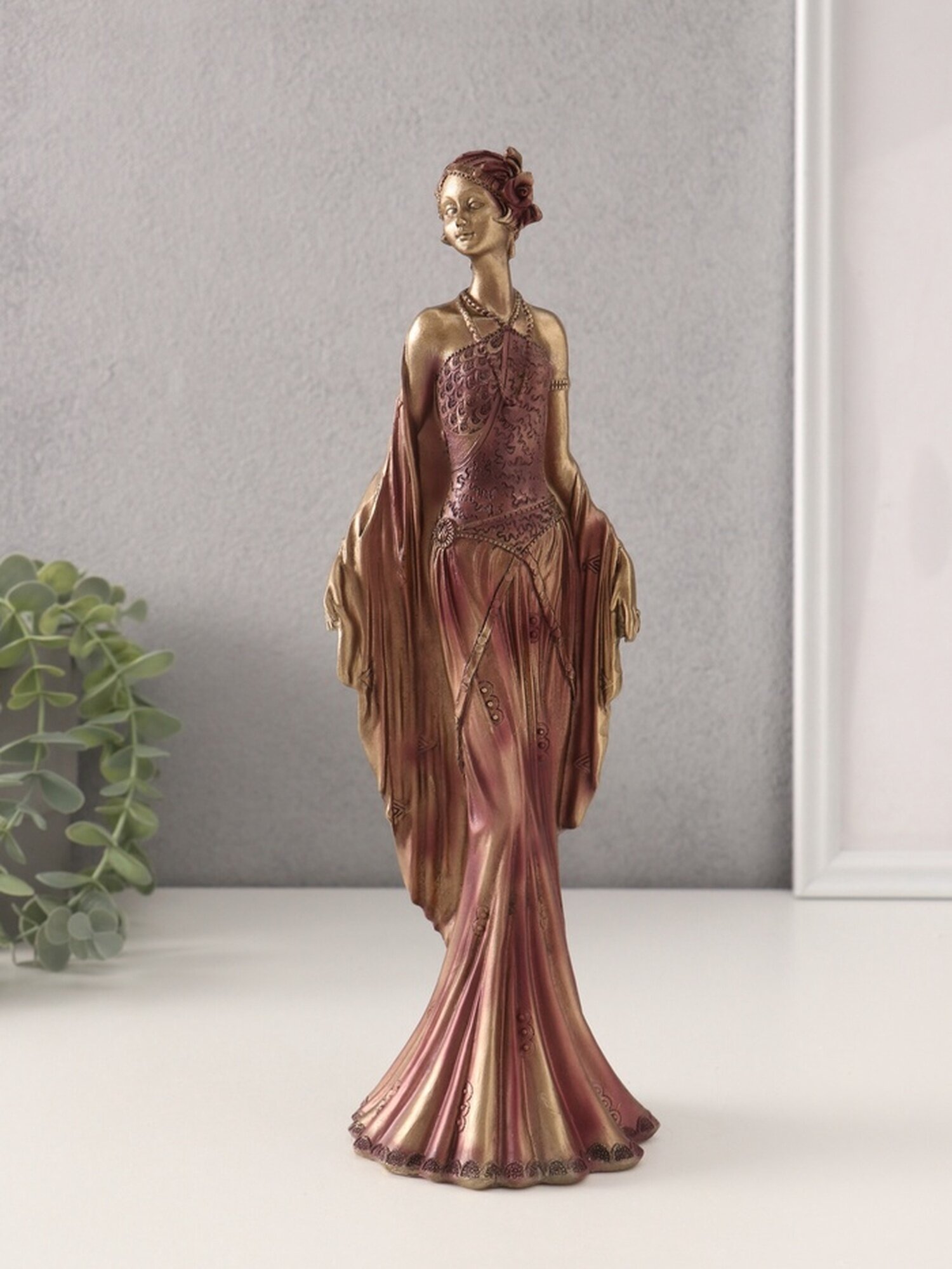 Фигурка полистоун «Девушка в платье 20-30-х годов», бордово-фиолетовый, 10×9.5×29.5 см