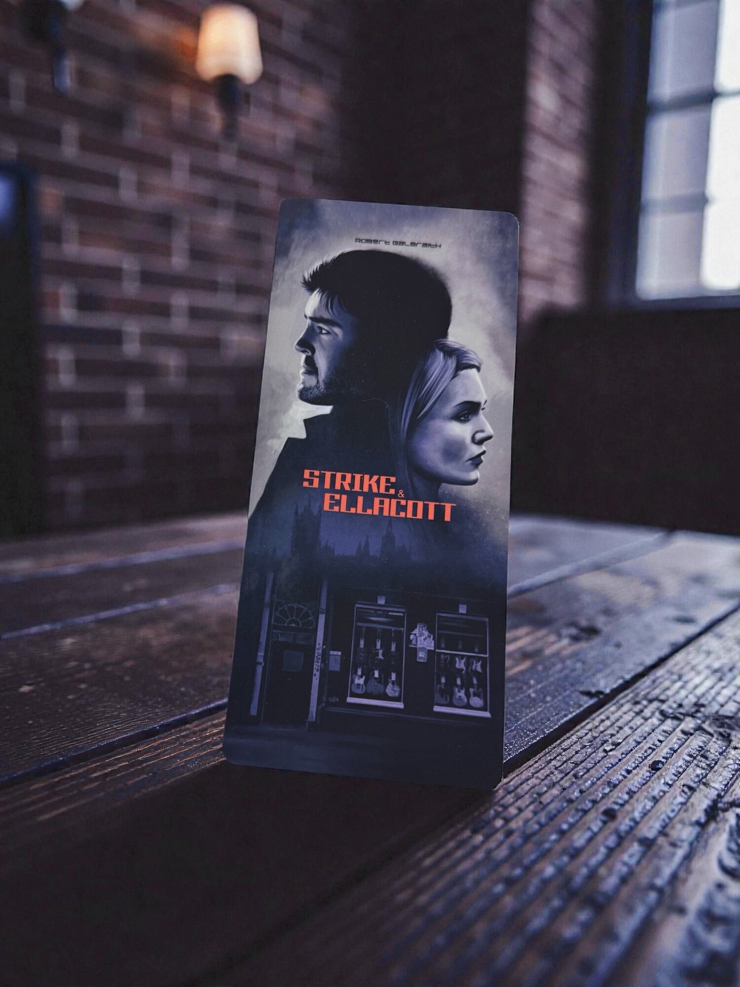 Книжная закладка "Strike&Ellacott", 16 см, ламинированный картон, синяя