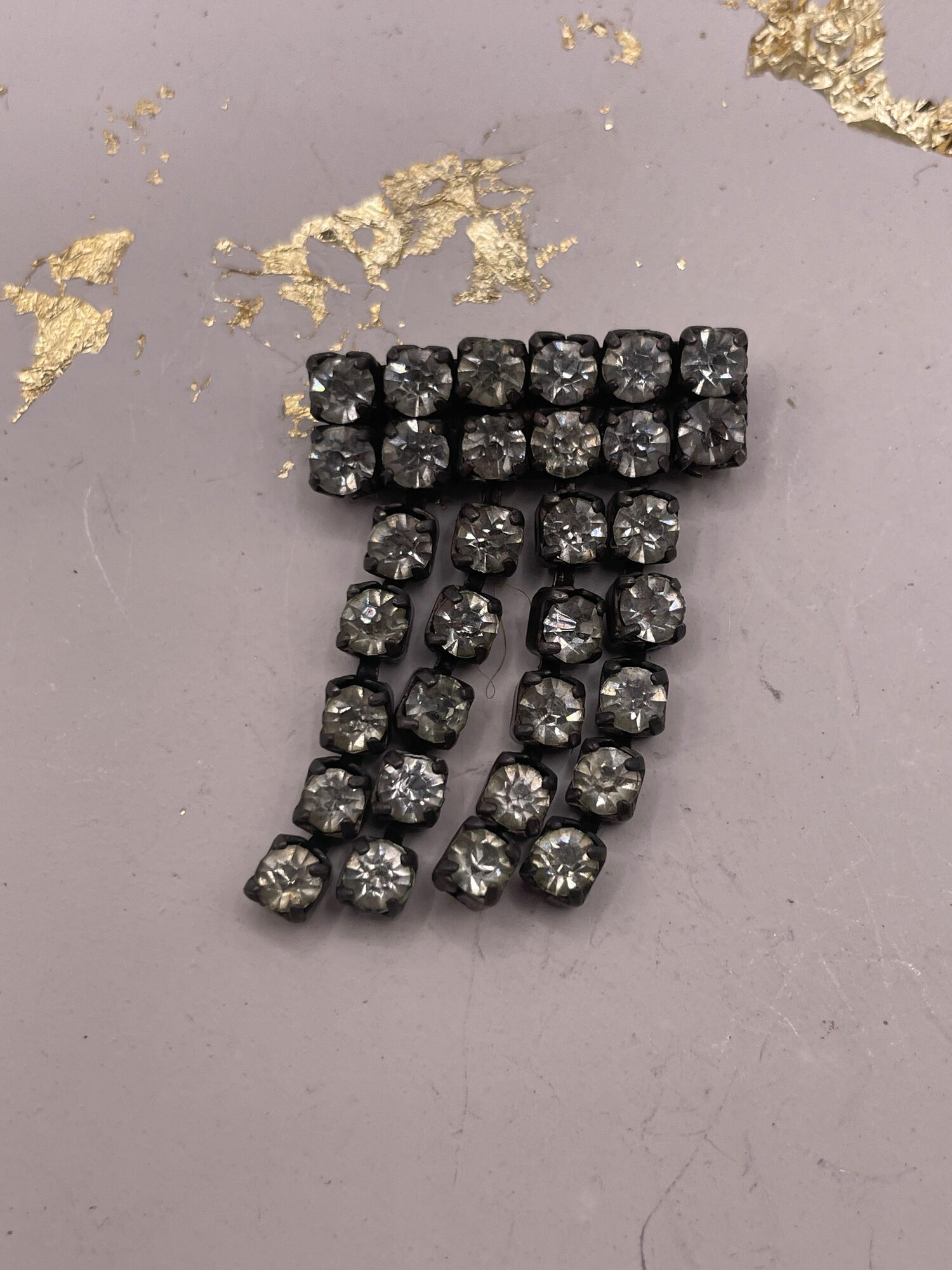 Винтажная брошь с подвесами