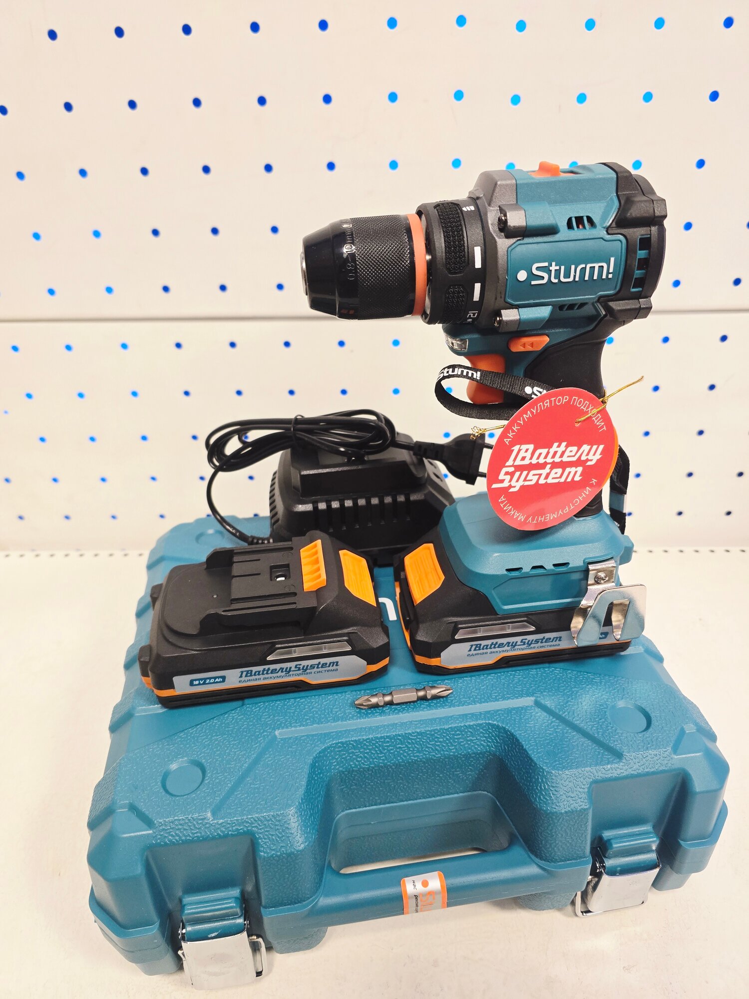 Мощный аккумуляторный бесщеточный дрель-шуруповерт Sturm CD1860BL, 18В, 60Hm, 2x2Ач, кейс, 2х сторонняя бита