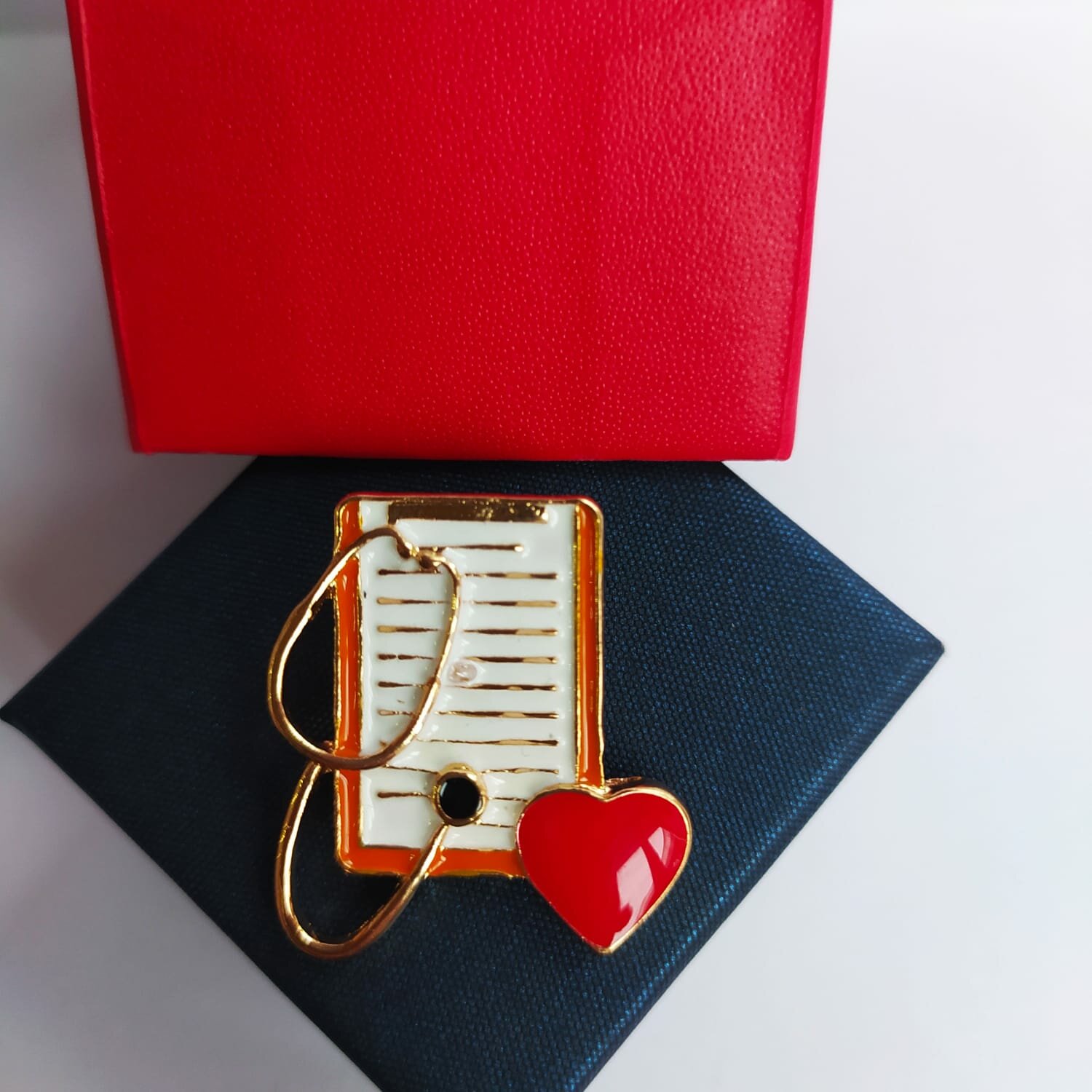 Брошь, эмаль