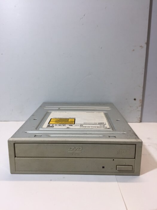 Оптический привод DVD ROM TSST SD-M2012 IDE белый