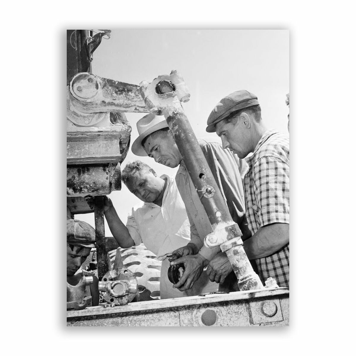 Советский постер, плакат на бумаге / Советские рабочие / Размер 40 x 53 см