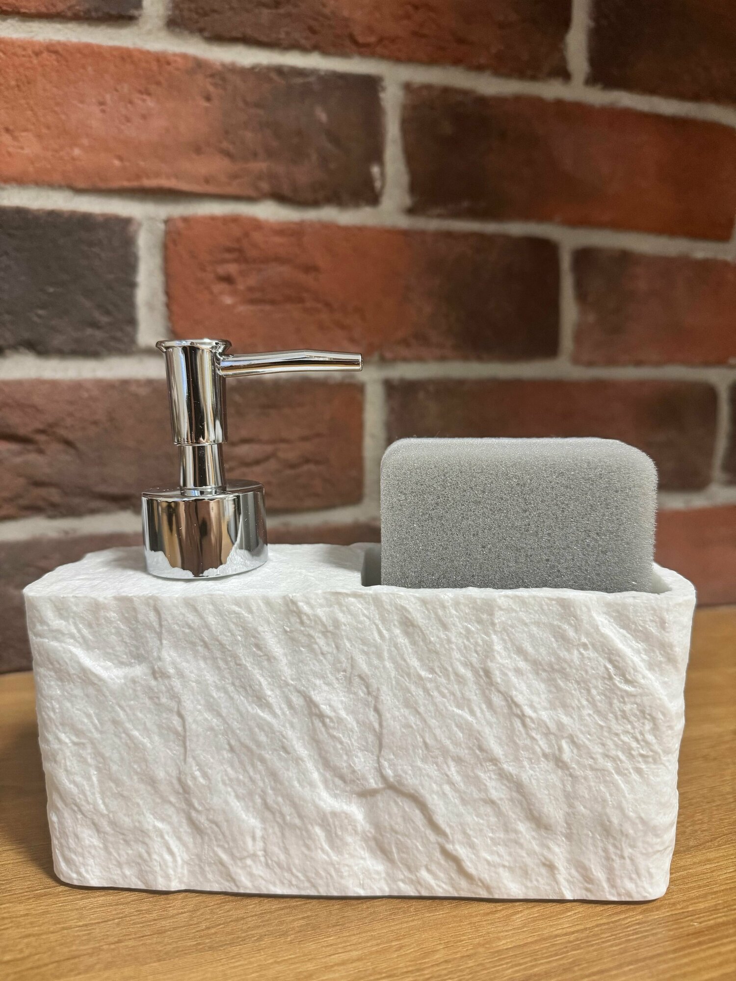 Дозатор для моющего средства на кухню , диспенсер для мыла с губкой, "Камень" белый