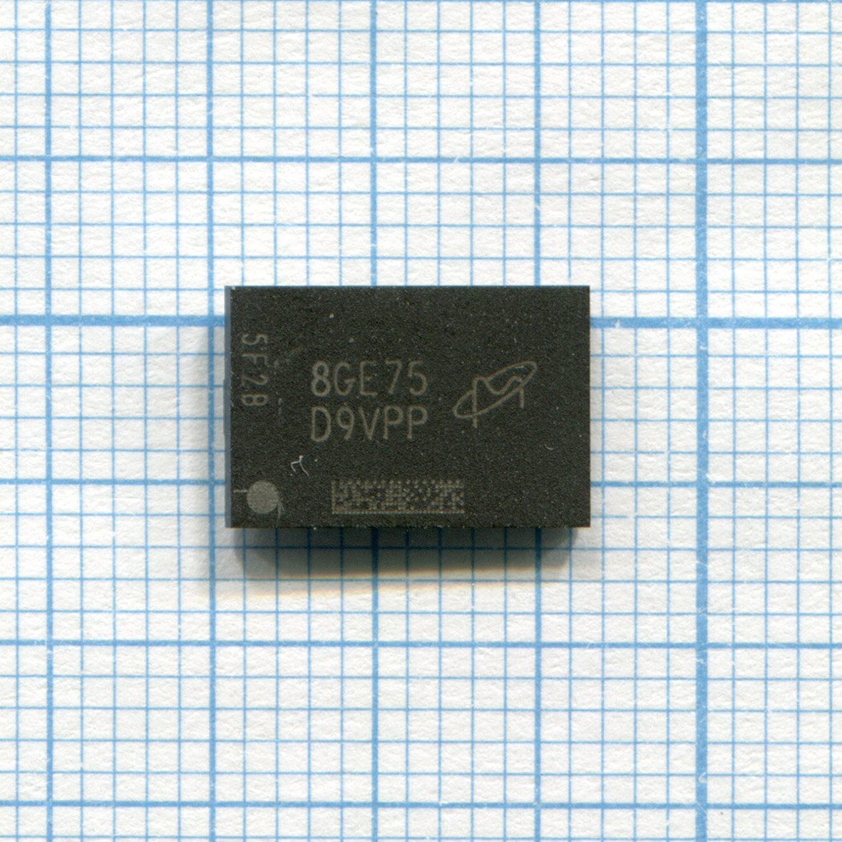 Микросхема оперативной памяти MT40A1G8SA-075: E D9VPP DDR4 1GB