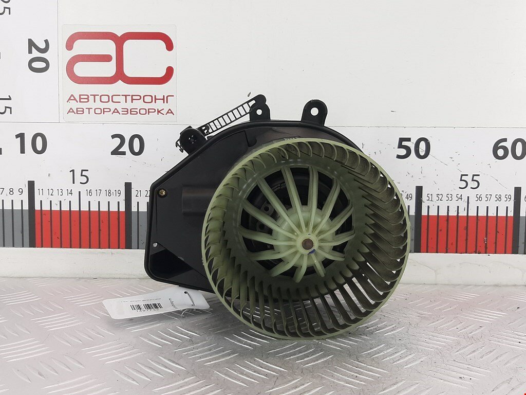 Моторчик печки (вентилятор отопителя) Volkswagen Passat 5 GP 8D1820021C арт. 1497732