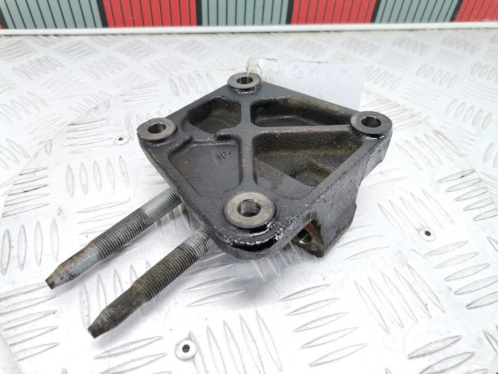 Кронштейн (крепление лапа) двигателя Honda Civic 8 арт. 2039345