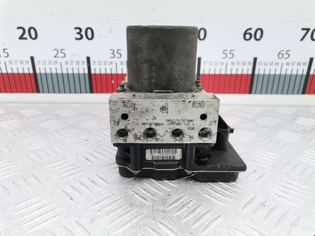 Блок ABS Nissan Note (E11) 476609U26B арт. 1996128