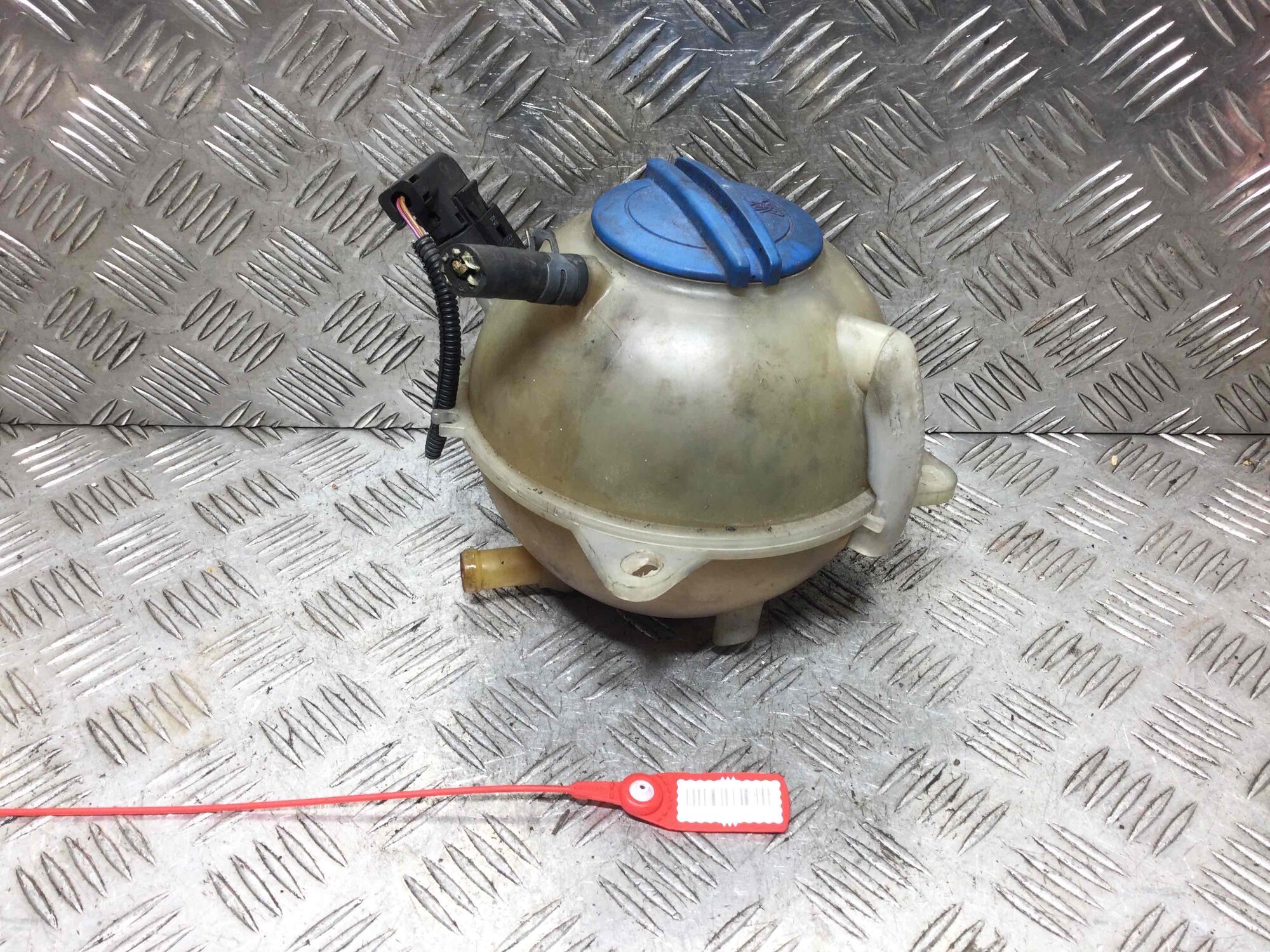 Б/У Бачок расширительный Audi A3 8L (1996-2000) 1999 г.