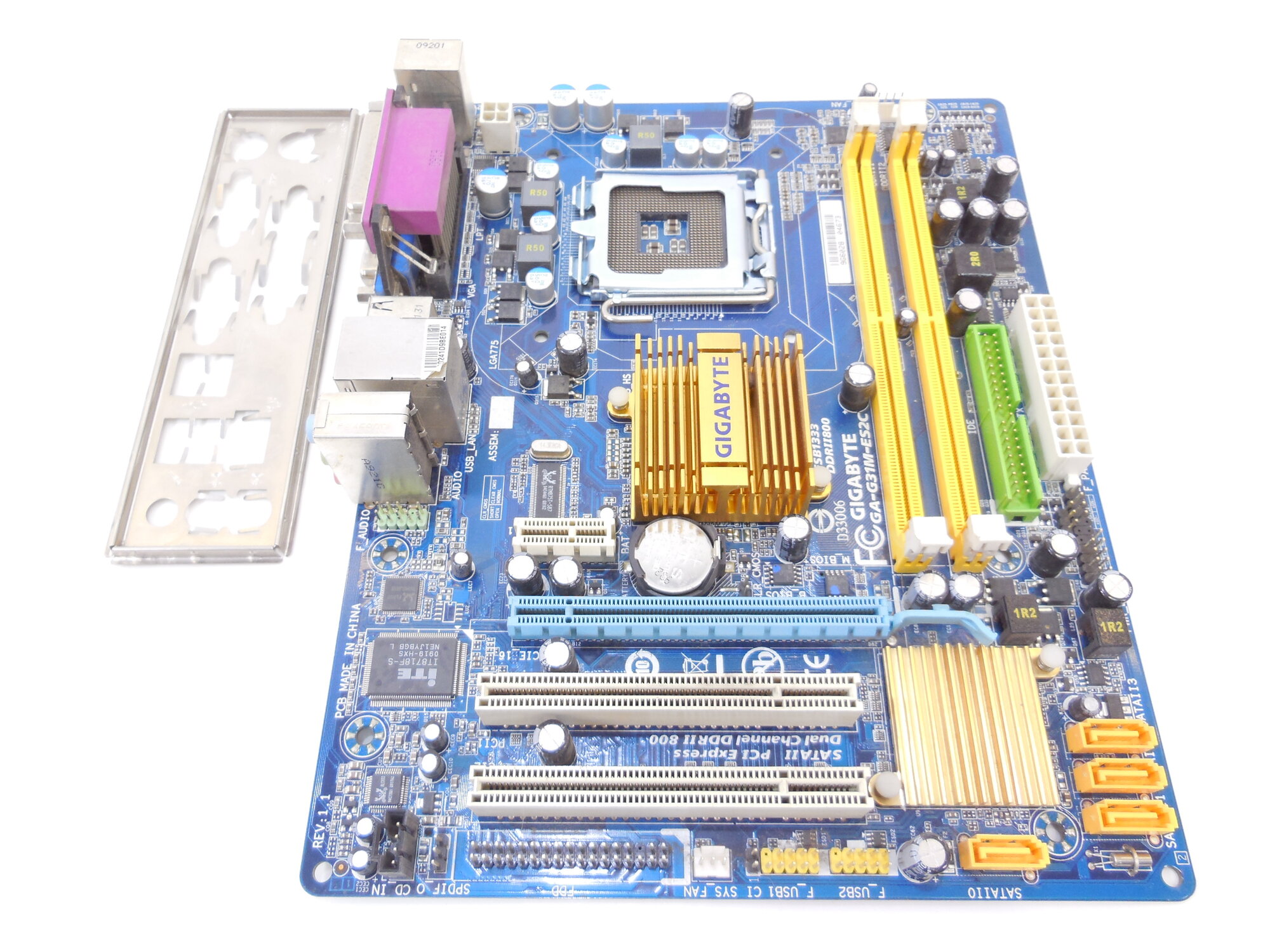 Материнская плата MB Socket 775 Gigabyte GA-G31M-ES2C rev. 1.1 Intel G31 /2xDDR2 /2xPCI /PCI-E /4xSATA /IDE /Sound /LAN /LPT /SVGA /mATX Рамка задних портов в комплекте