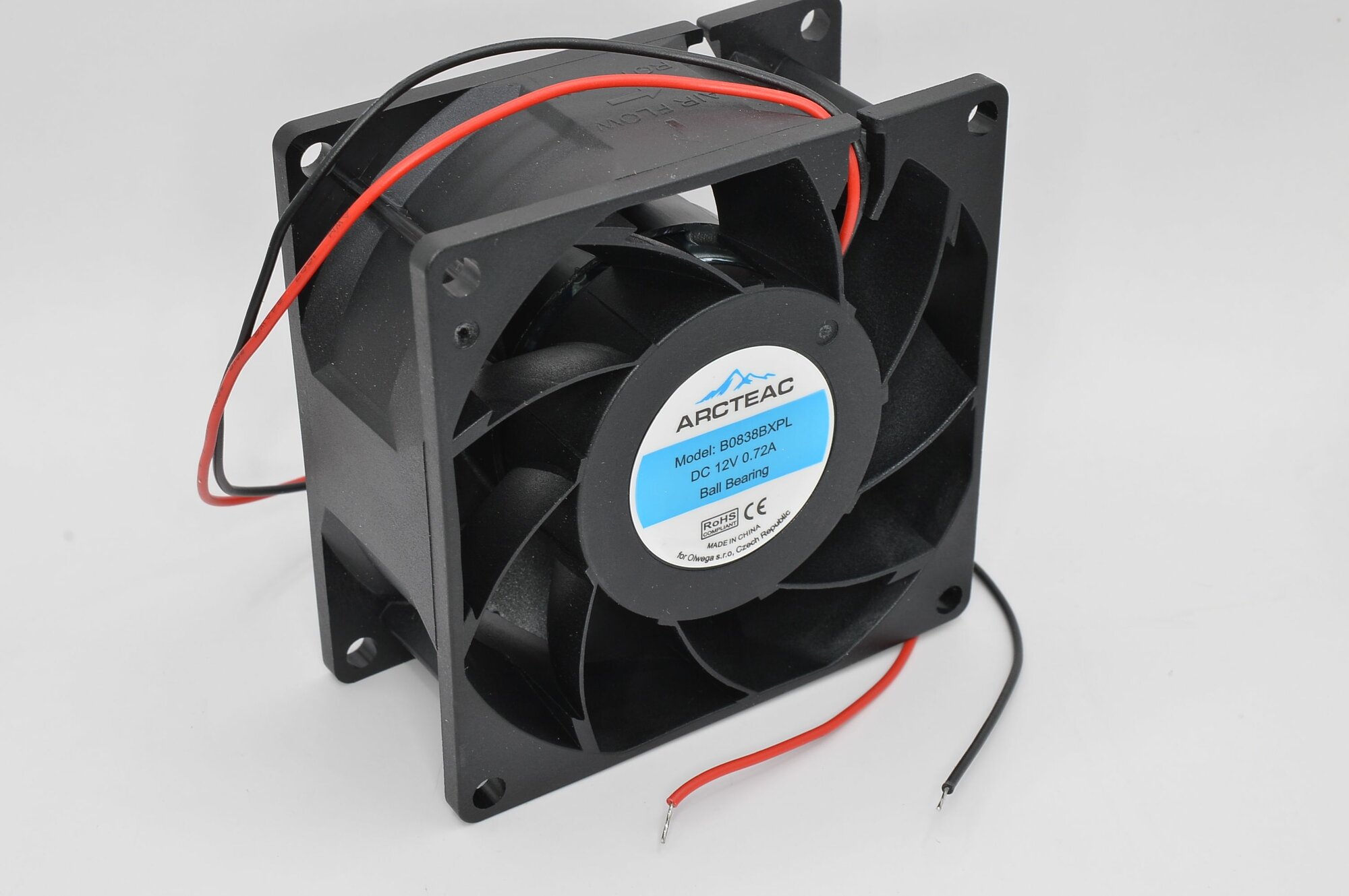 Вентилятор осевой ARCTEAC B0838BXPL, 80х80х38 мм, 12В DC, 0.72А, поток 143 куб. м/ч, подшипник качения, 5700 об/мин, 2 провода