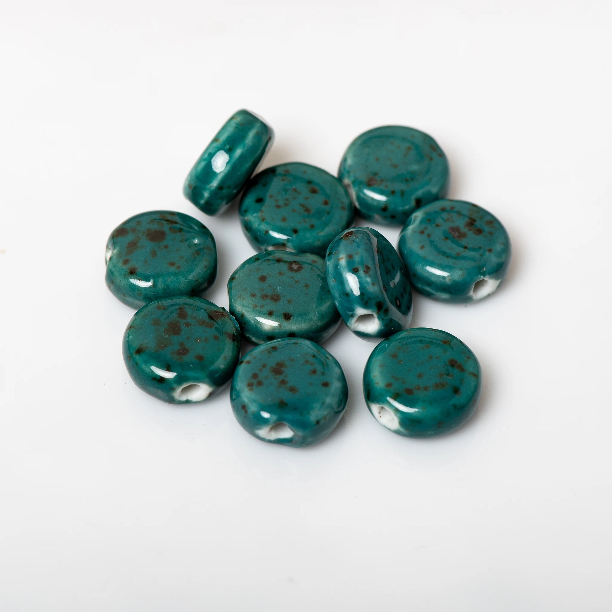 Керамические плоские круглые бусины для рукоделия, аксессуары для изготовления ювелирных изделий, темно-зеленые, упаковка из 10 шт.