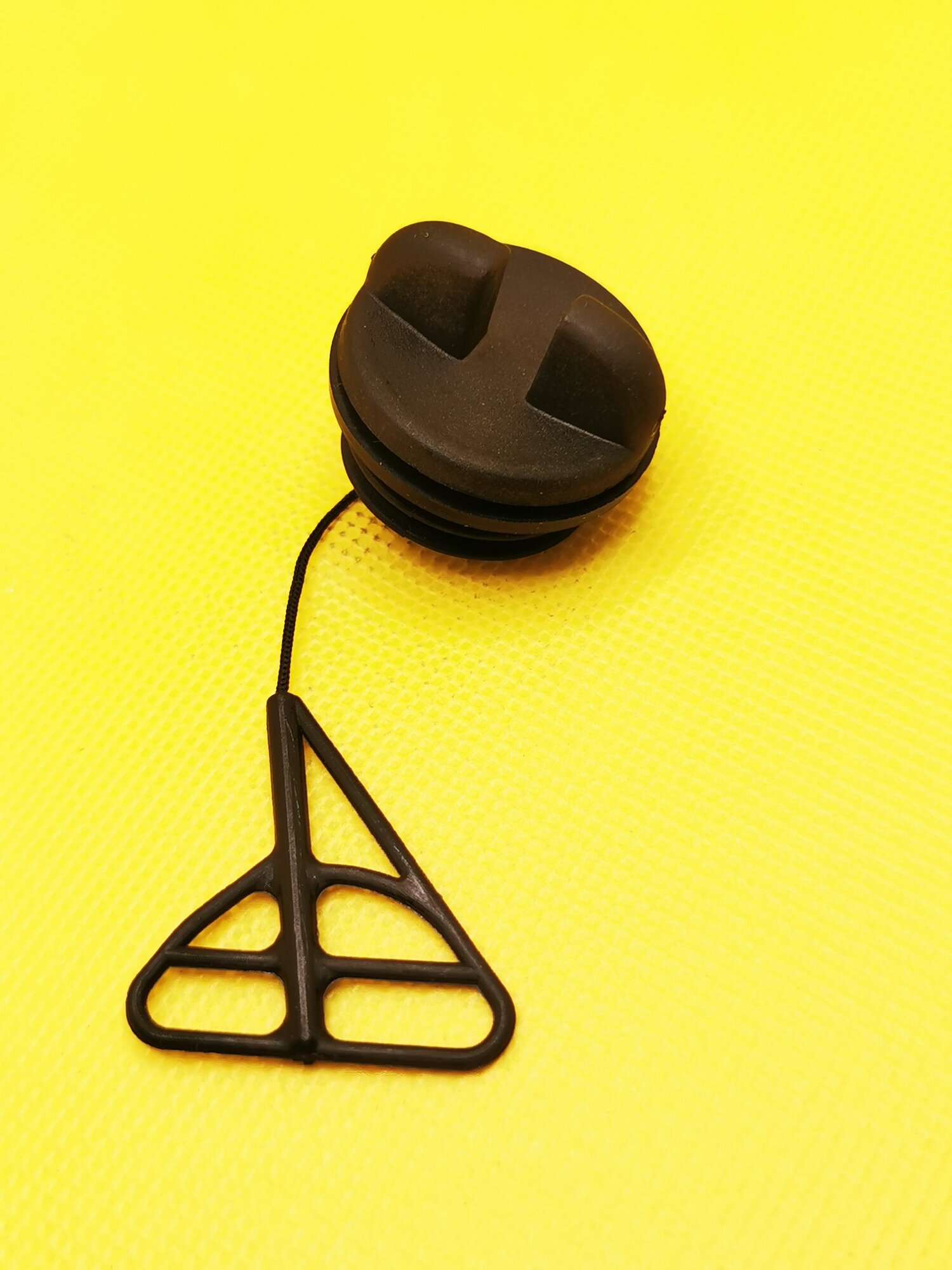 Пробка масляного бака бензопил Champion 240, 245, 254, 265, 350, 362, арт 3001025202