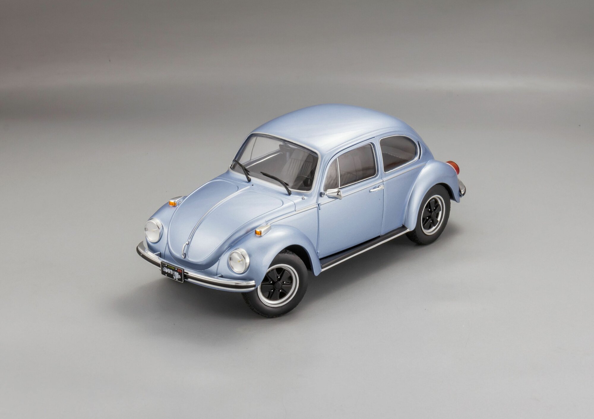 Коллекционная масштабная модель 1:18 Volkswagen Beetle 1303 от Solido