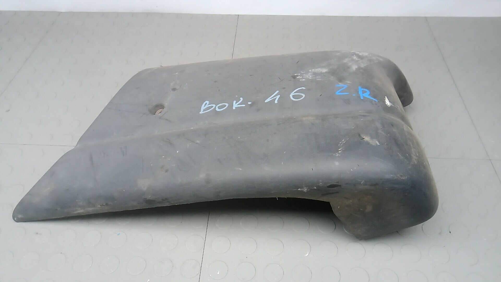 Клык бампера задний правый RENAULT MASTER 2