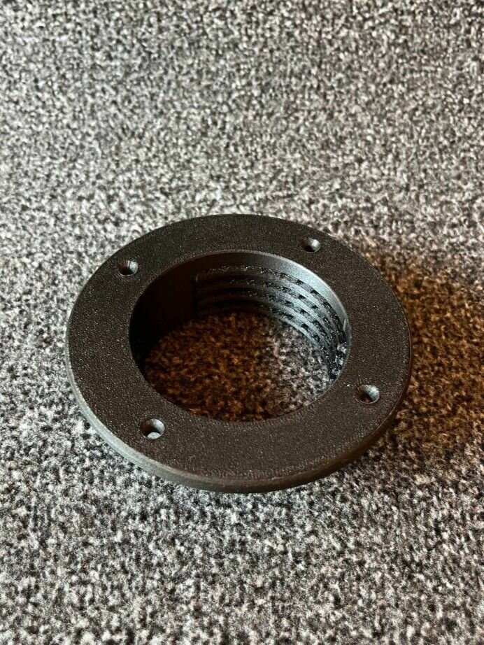 Фитинг-фланец крепления спиральной гофры для пропуска тросов подвесного лодочного мотора