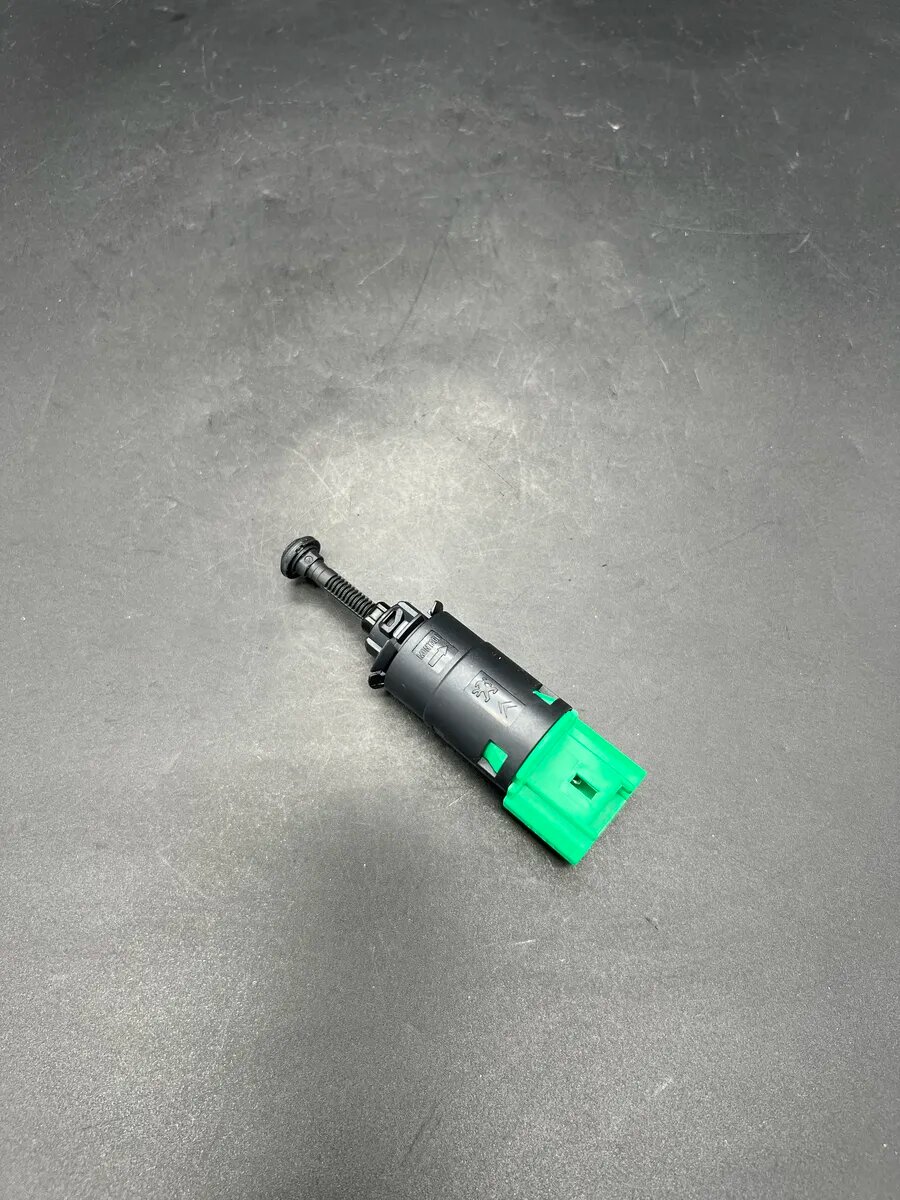 Концевик педали тормоза Новое