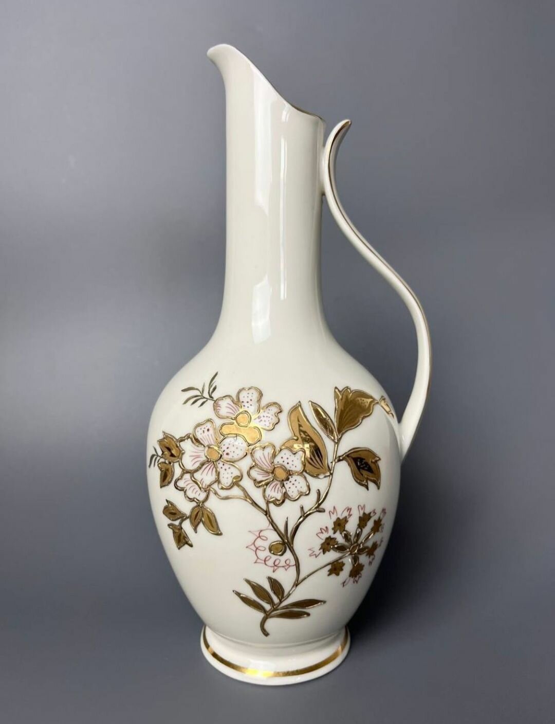 Винтажный кувшин