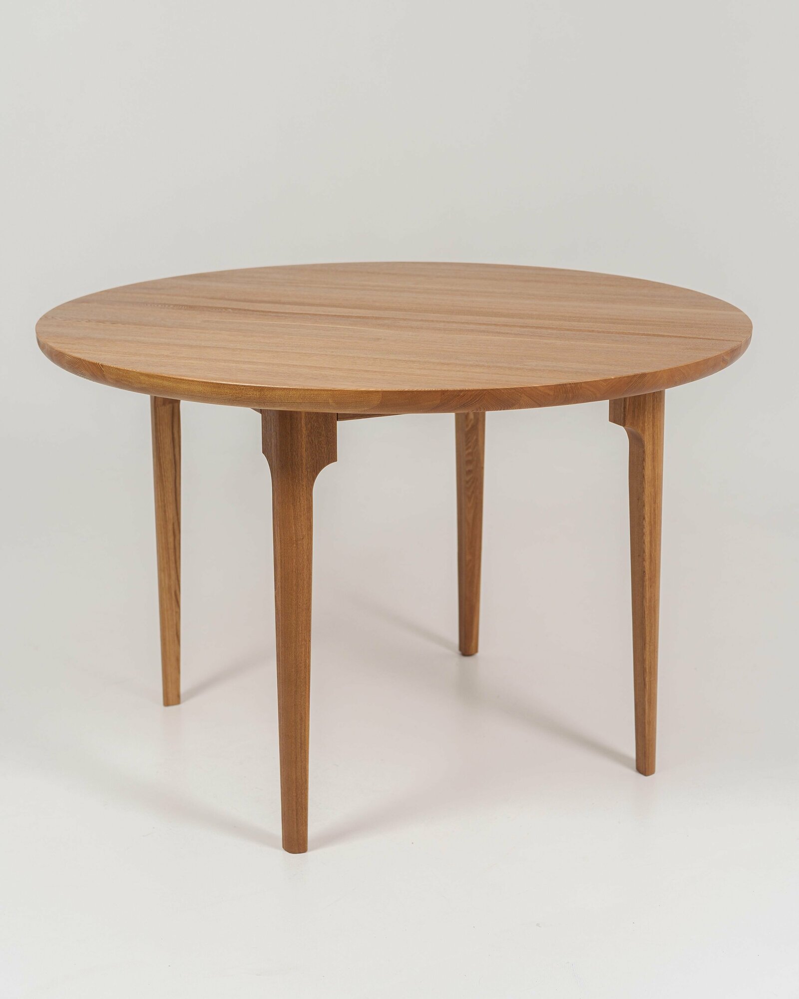 Стол круглый Габиани, из массива дерева бука, 90**90*70см (GABBIANI)