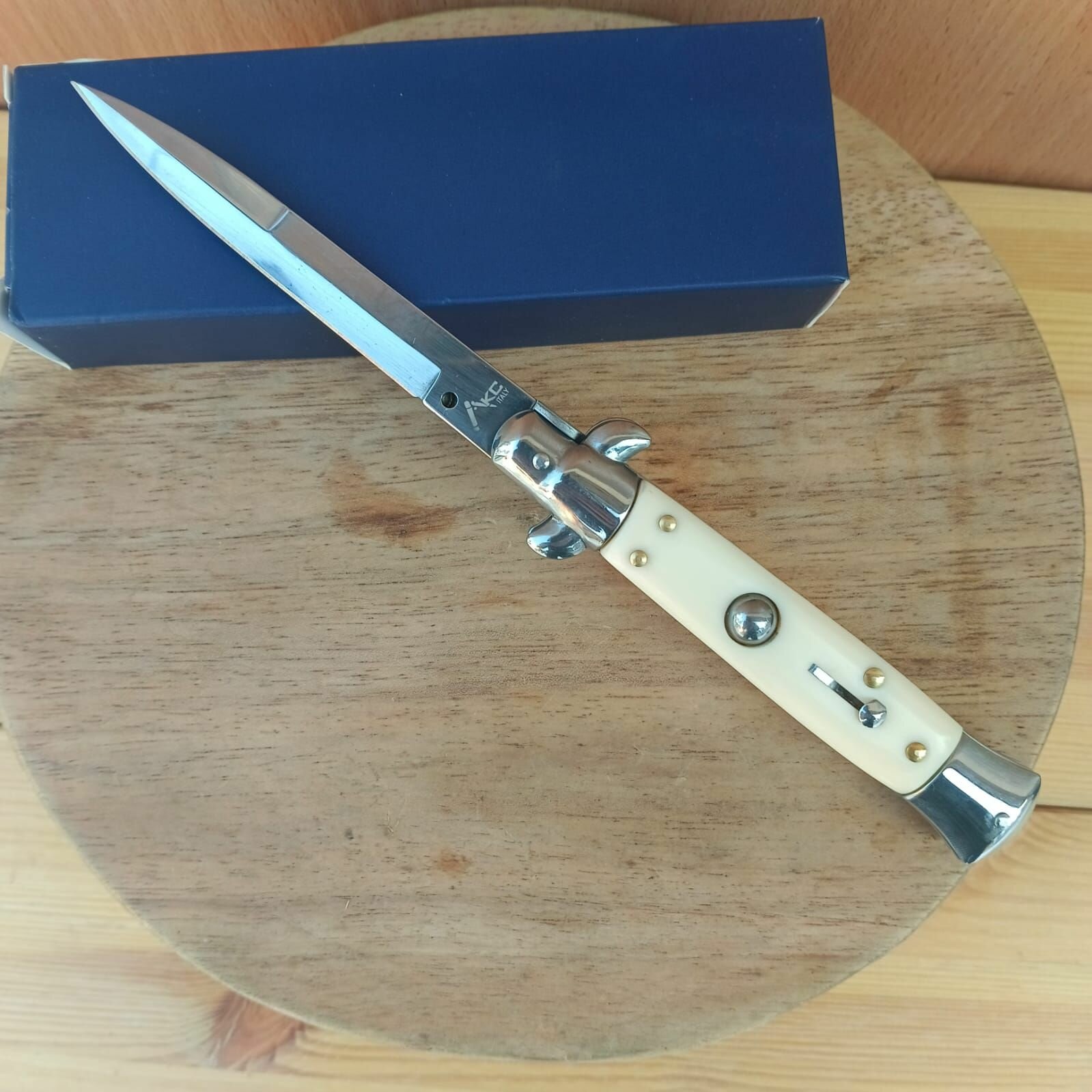 Нож складной автоматический