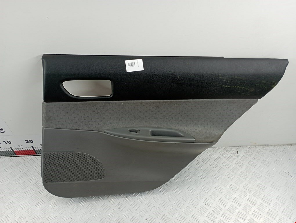 Обшивка (карта) двери задней правой Mazda 6 GG арт. 1883326