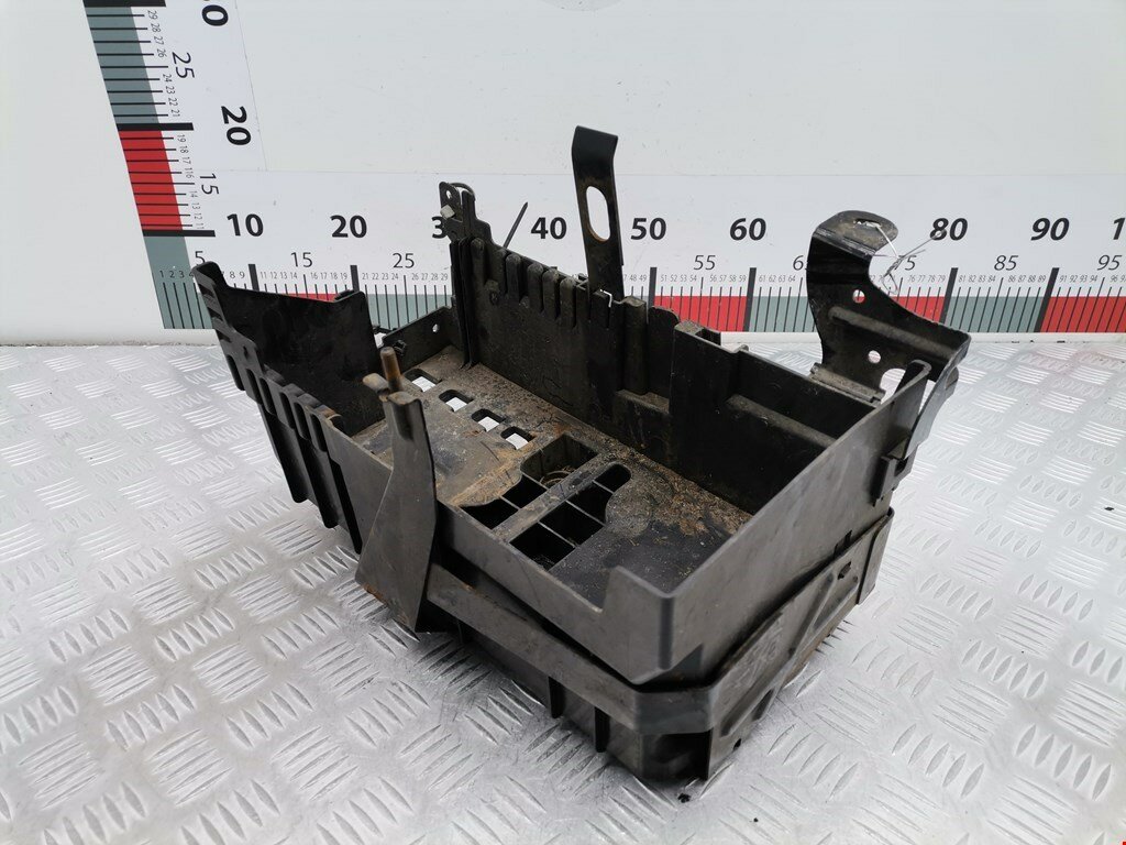 Крепление (корпус) аккумулятора Opel Astra J 13346249 арт. 2029509