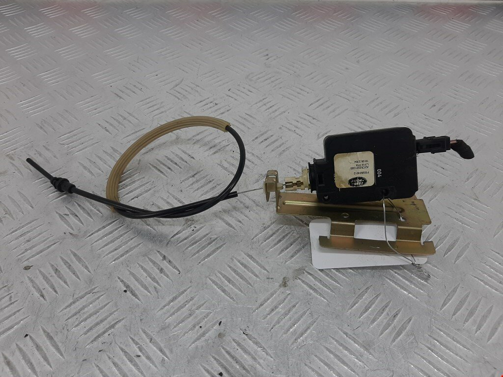 Сервопривод (электропривод моторчик привода) лючка бензобака Land Rover Discovery 3 FSG500012 арт. 1702791