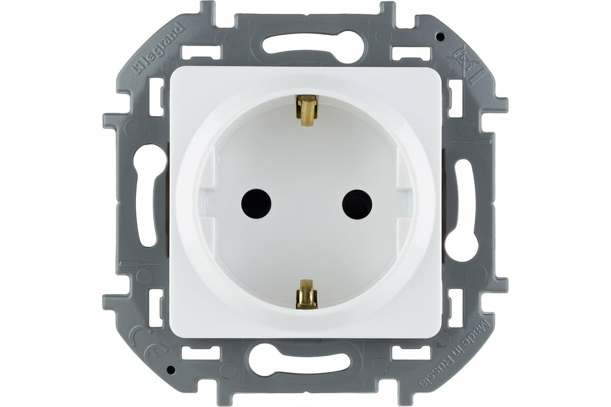 Розетка Legrand Inspiria с заземлением и шторками 16 А 250 В винтовые зажимы белая 673730
