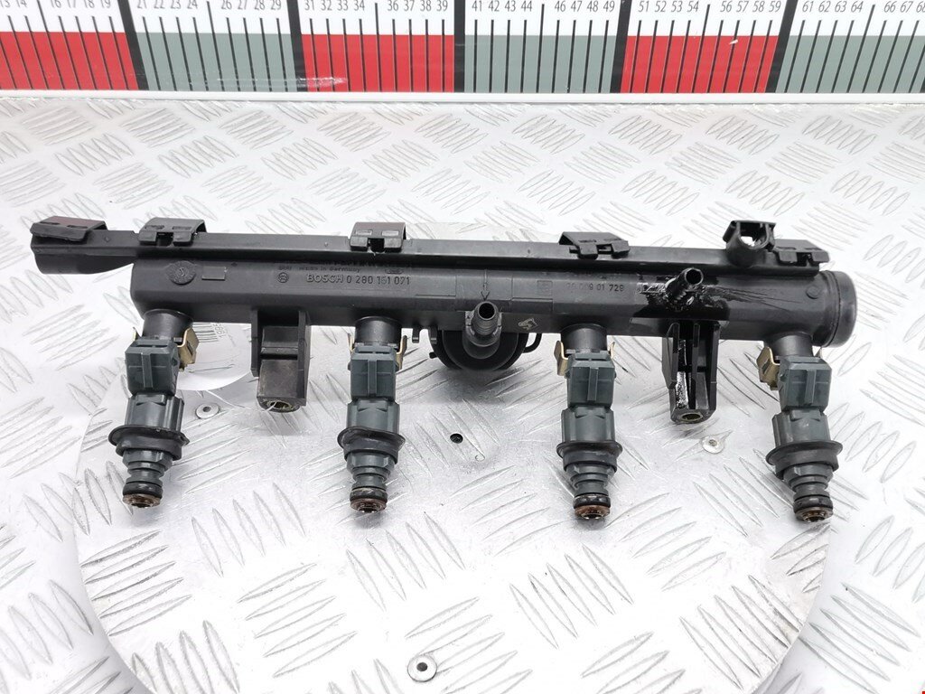 Форсунка бензиновая электрическая Volkswagen Polo 3 030906031J арт. 1995650