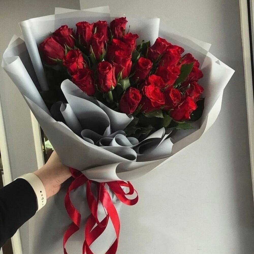 Букет Demin Flowers "Красные розы", 25 штук, высота 40 см, крафт-бумага