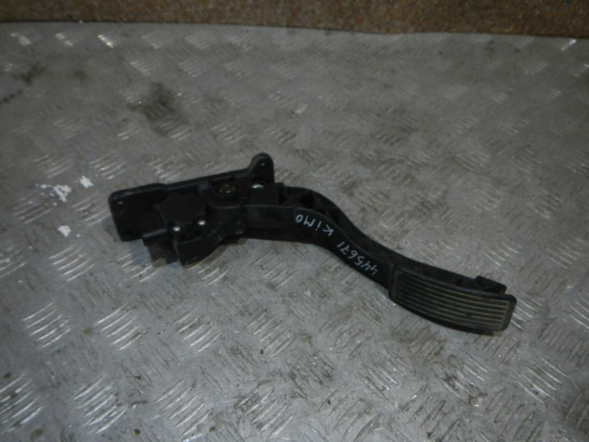 Б/У Педаль газа, Chery (Чери)-KIMO(S12) (08-14) Chery KIMO(S12) (08-14) Потертости. 445671 CHERY арт. S121108010