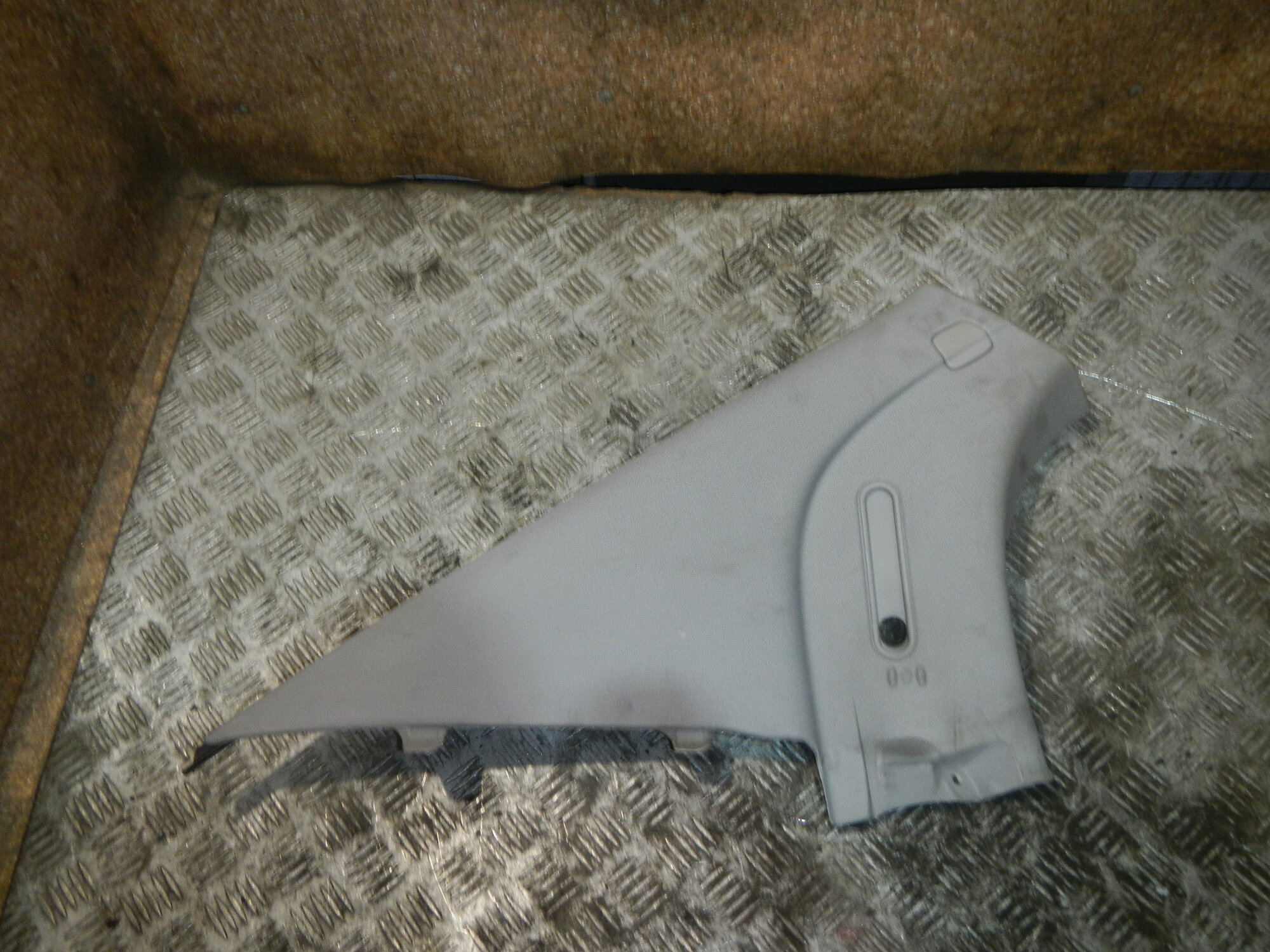 Б/У Обшивка стойки задней левой, Opel (Опель)-VECTRA C (02-) OPEL VECTRA C (02-) Седан. Грязная. 538771 GENERAL MOTORS ар...