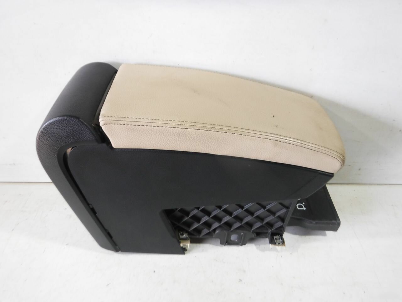 Подлокотник Volkswagen Passat CC B6 (2008—2012) 3C0864320F