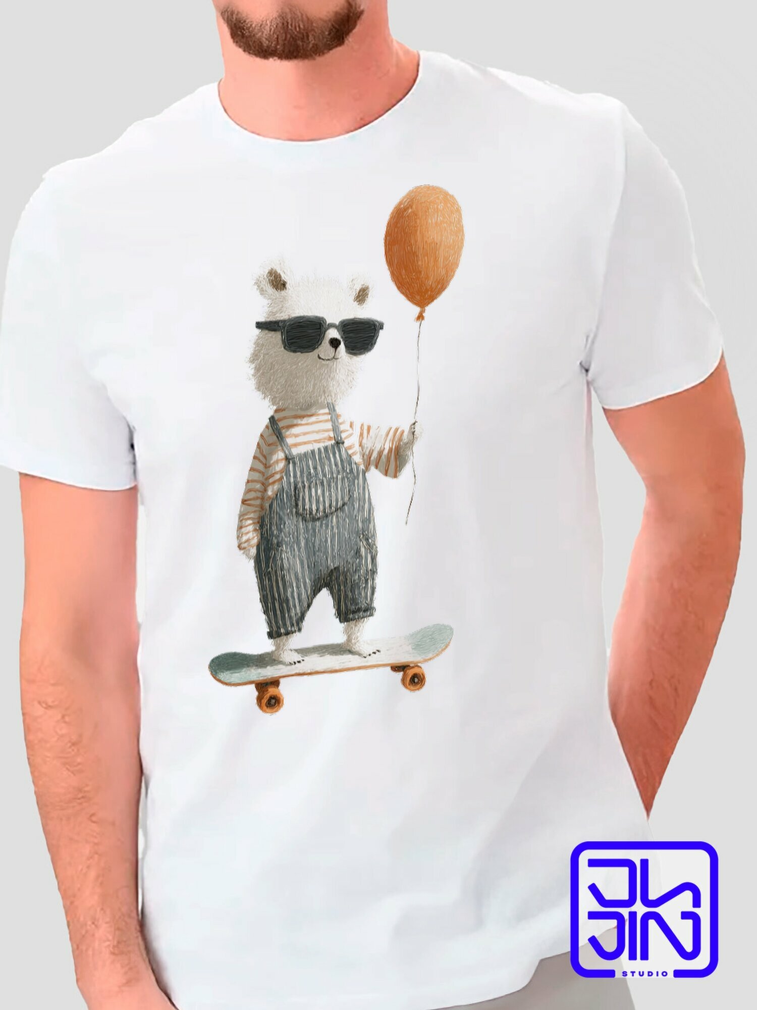 Футболка классическая мужская с авторским принтом Смешной белый медведь в графитовых очках на скейтборде с оранжевым шаром, белый хлопковый трикотаж с прикольным рисунком на груди