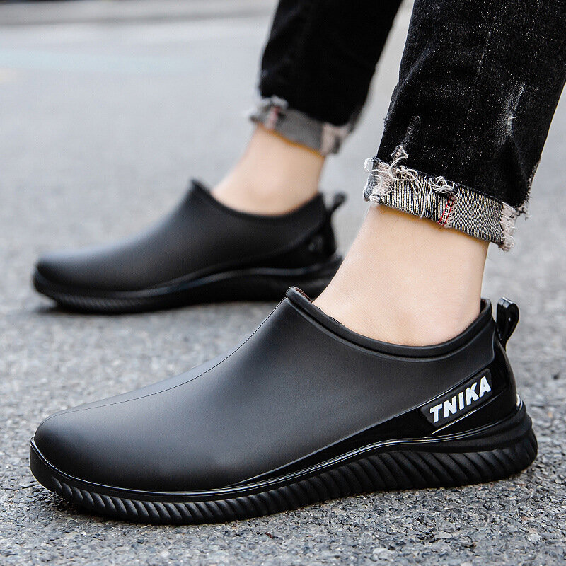 Стильные низкие мужские резиновые сапоги, неглубокие болотные сапоги, теплые на флисовой подкладке, короткие, нескользящие, износостойкие, резиновые туфли на лето.