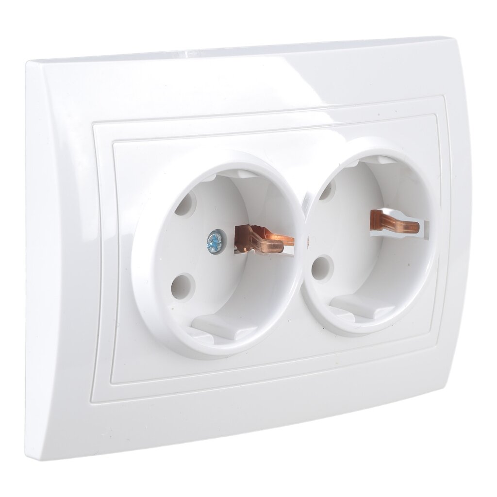 Надежные вилки европейского стандарта с двойным заземлением 220–265 В и сертификатами безопасности. Эффективное распределение мощности для вашей электроники.