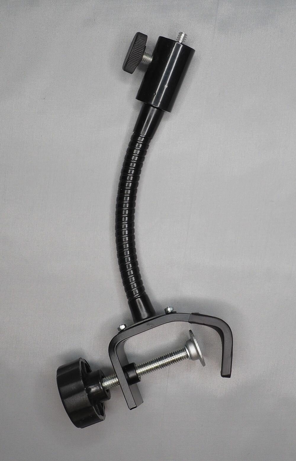 Струбцина с гибкой "гусиной шеей" для крепления фотооборудования на трубу