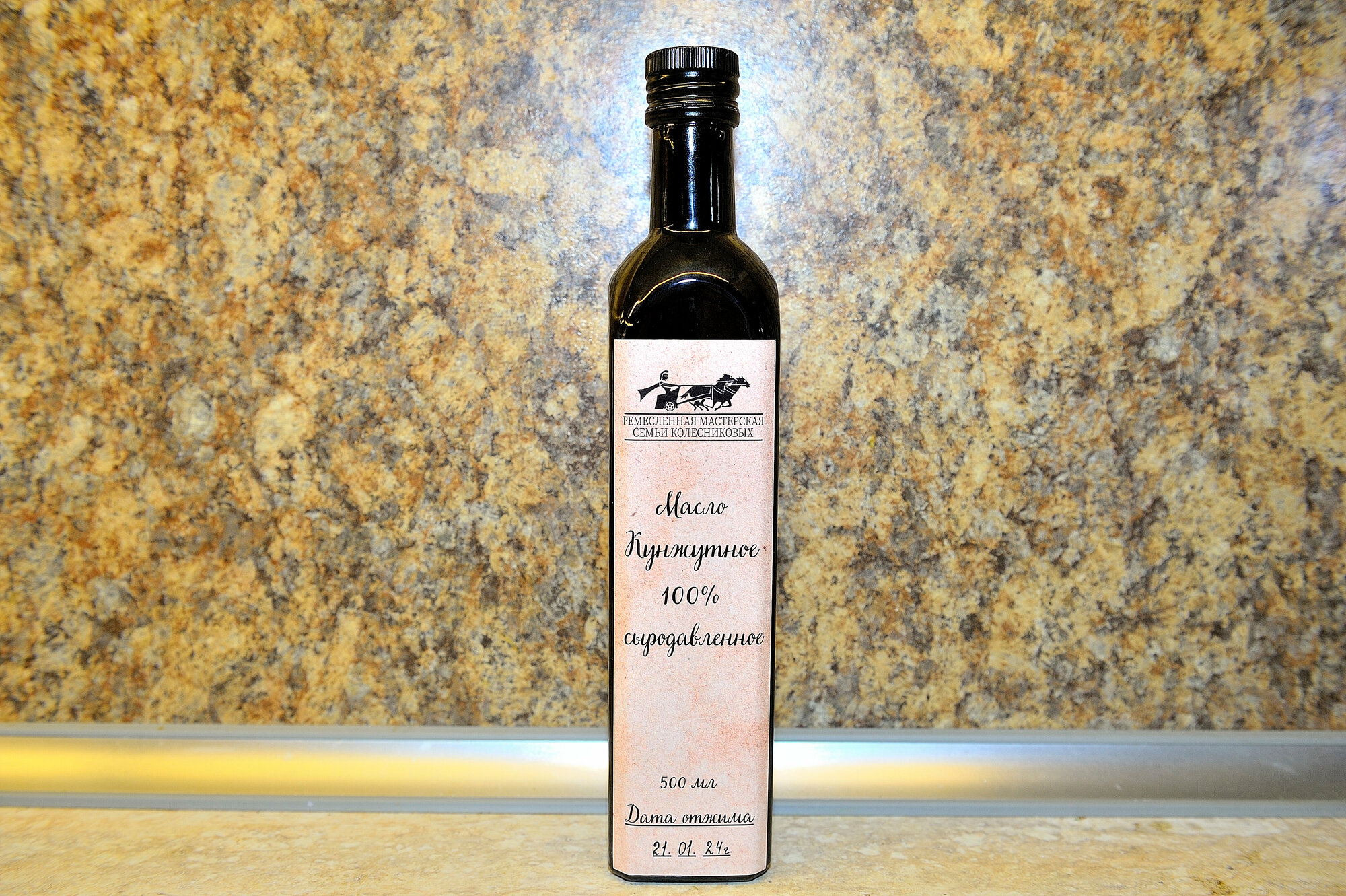 Настоящее сыродавленное масло холодного отжима из семян натурального кунжута. Кунжутное масло. Ремесленная мастерская семьи Колесниковых