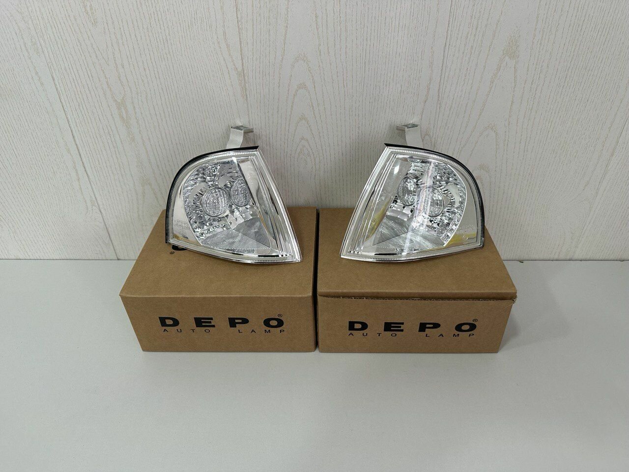 Фонарь указателя поворота левый и правый шкода октавия SKODA OCTAVIA с 2000 по 2004 поворотники октавия