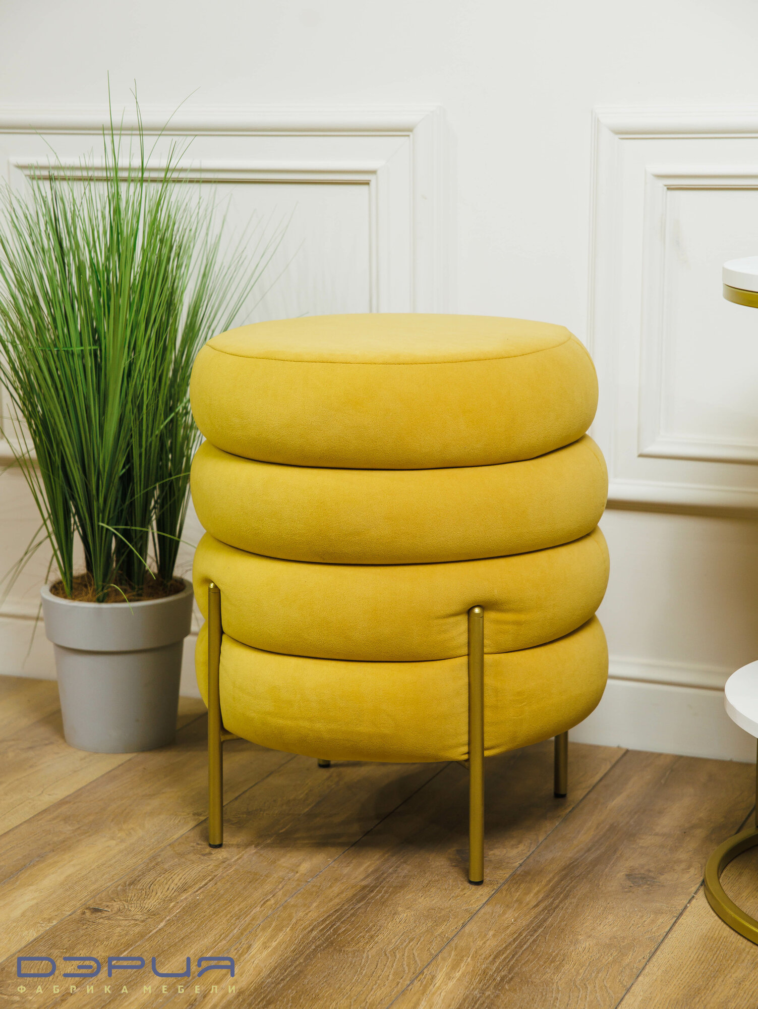 Пуфик круглый мягкий с ящиком, желтый с золотистой ножкой 41х41х54