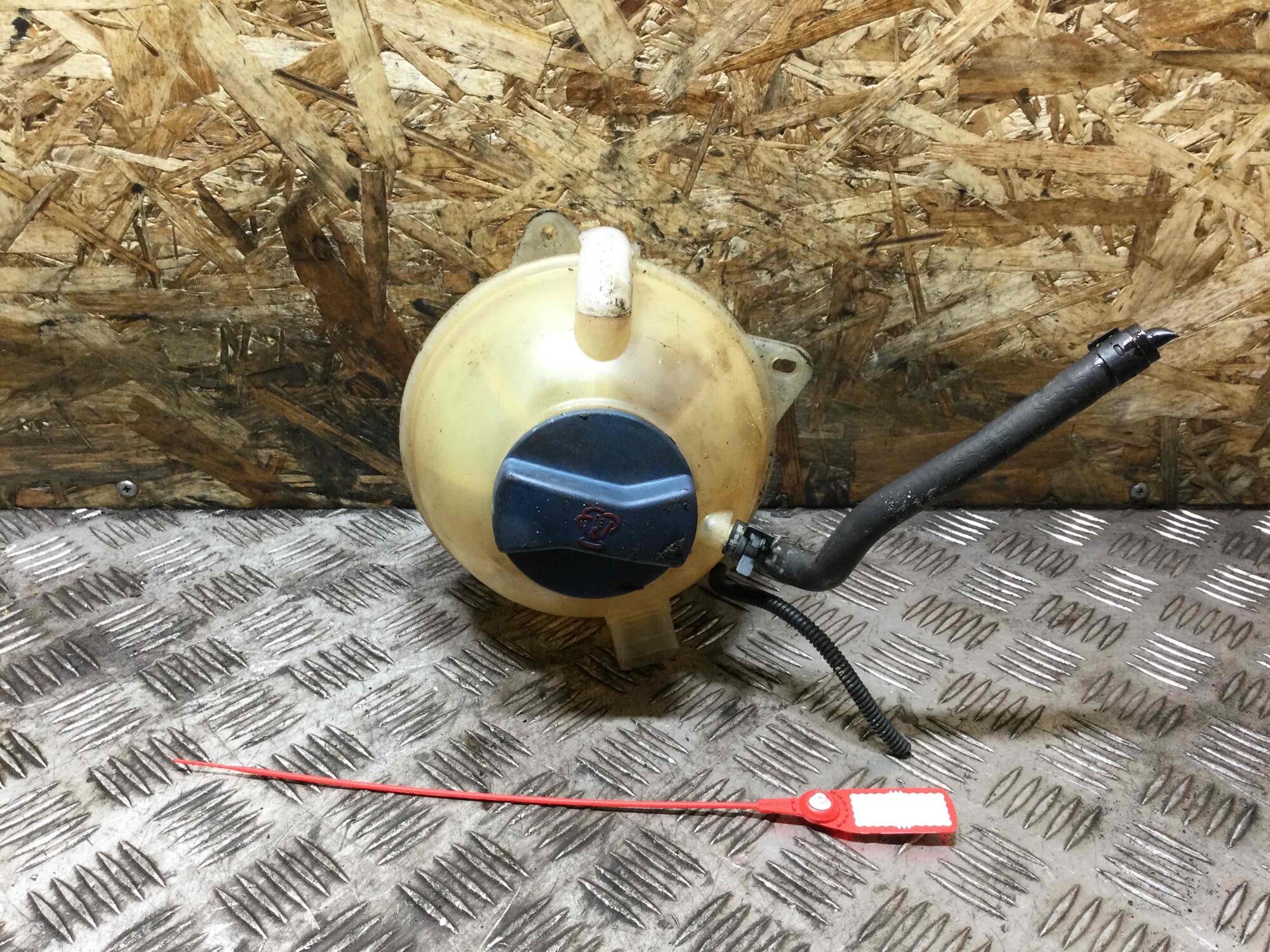 Б/У Бачок расширительный Audi A3 8L (1996-2000) 2000 г.