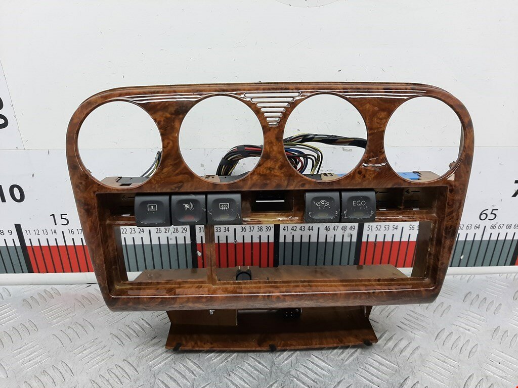 Рамка под магнитолу (под панель управления отопителем) Opel Omega B 090436997 арт. 2070202