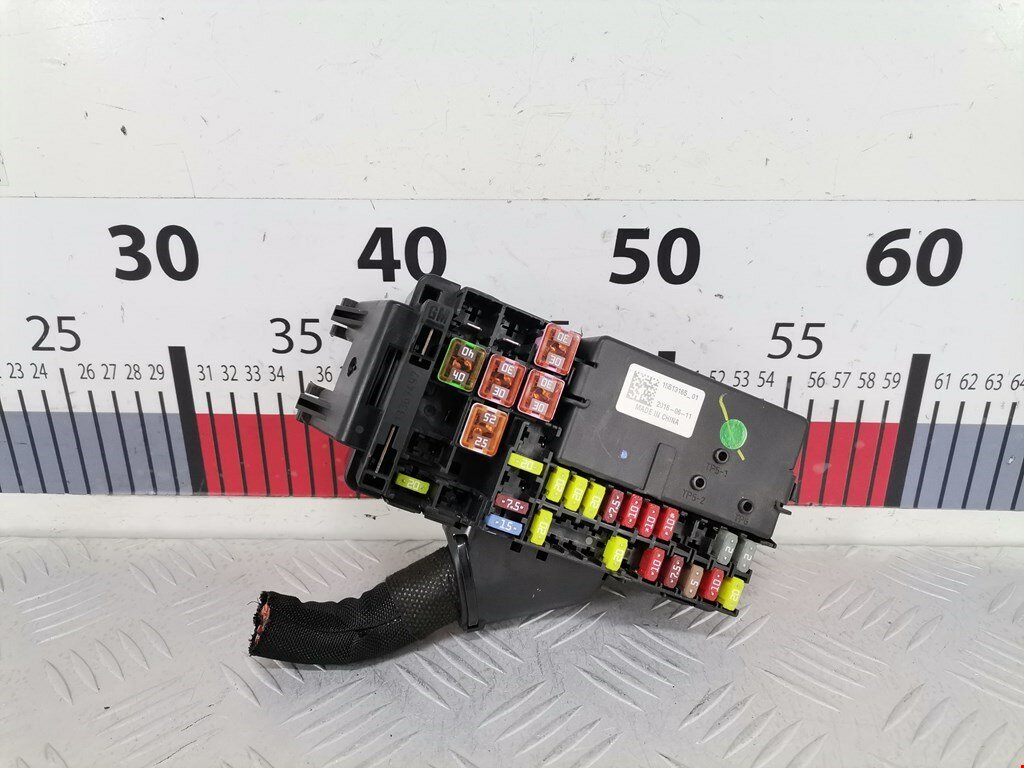 Блок предохранителей Opel Astra K 15513165 арт. 1691414