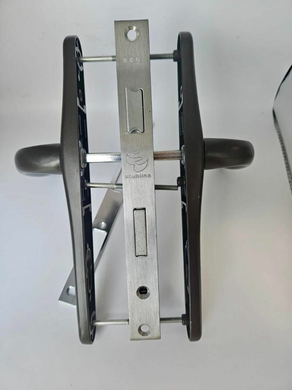 Комплект для калитки (ручка STUBLINA, темно-коричневая, ral 8019 (RR32) + замок STUBLINA)