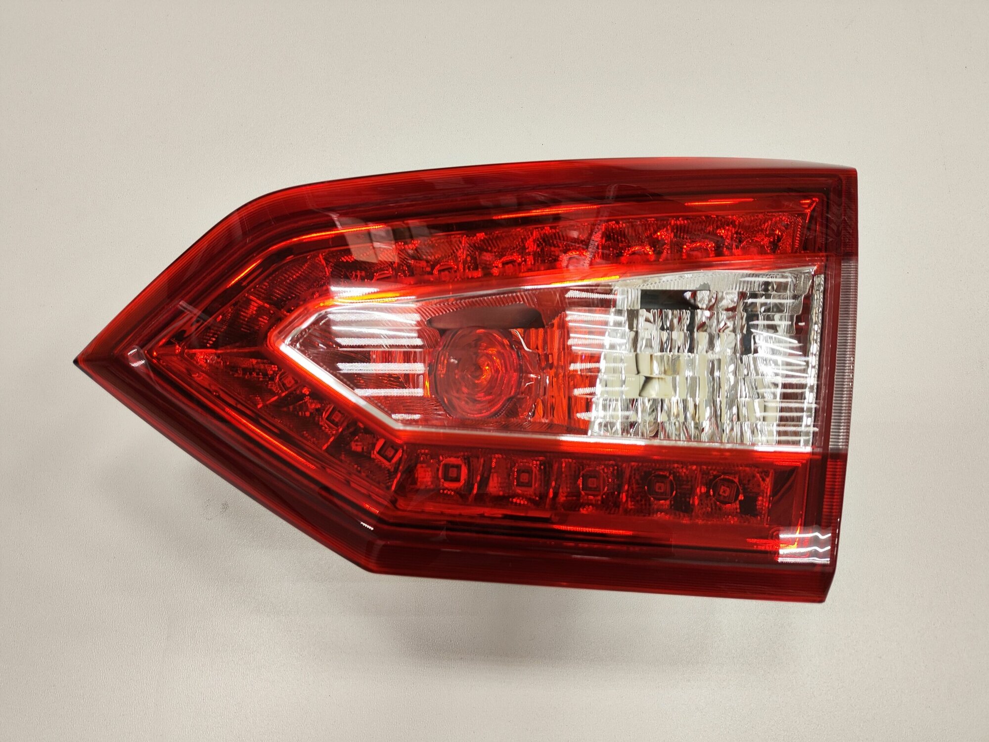 Фонарь задний правый (на крышке багажника) Dongfeng S30 [1.6 16V 4AT седан] 7524003