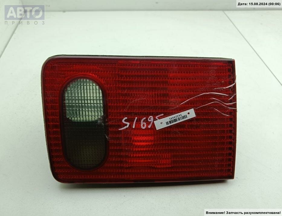 Фонарь крышки багажника левый Audi A8 D2 (1994-2002)