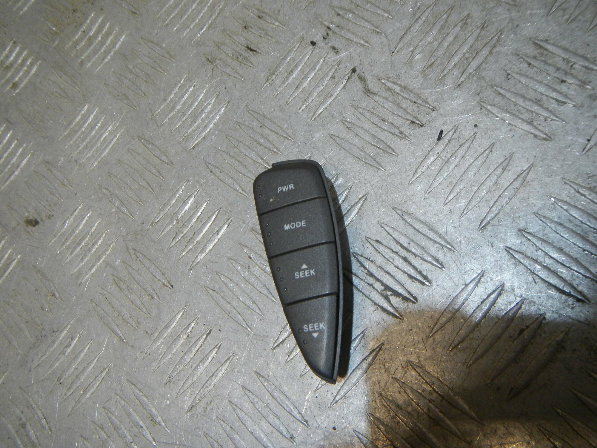 Б/У Блок кнопок, SsangYong (Сангйонг)-KYRON (05-) SSANGYONG KYRON (05-) Переключатель на рулевом колесе Без видимых повре...