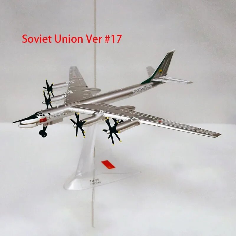 Модель самолета Ту-95MS HYINUO 1/200 металл Soviet Union 17