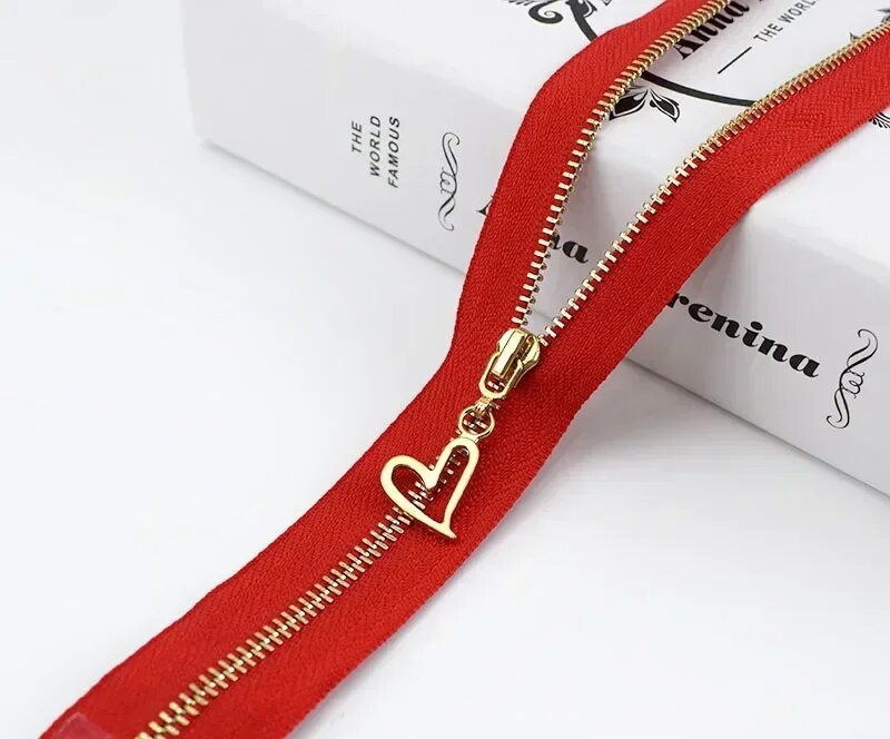 Молния красная с сердечком, 30 см, ZA035-RedGold
