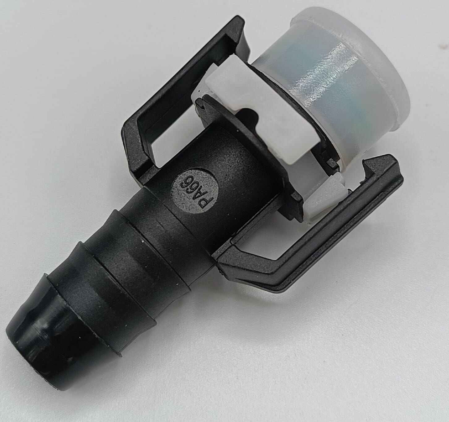 Штуцер топливный под быстросъем D15 прямой пластик